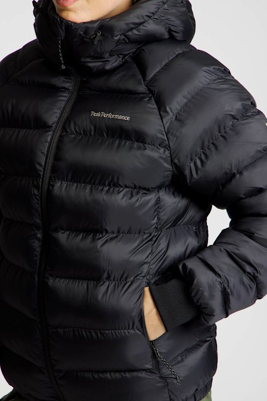 PEAK PERFORMANCE Tomic Insulated Hood Damen Winterjacke in schwarz kaufen | ochsnersport.ch